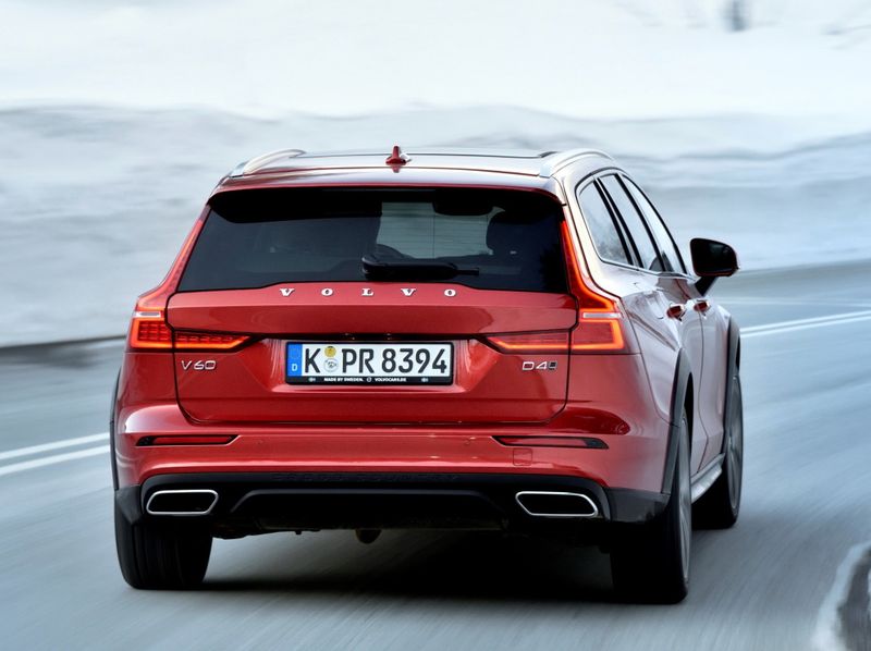 Новые автомобили Volvo V60 Cross Country Recharge 4x4 Standart в ...