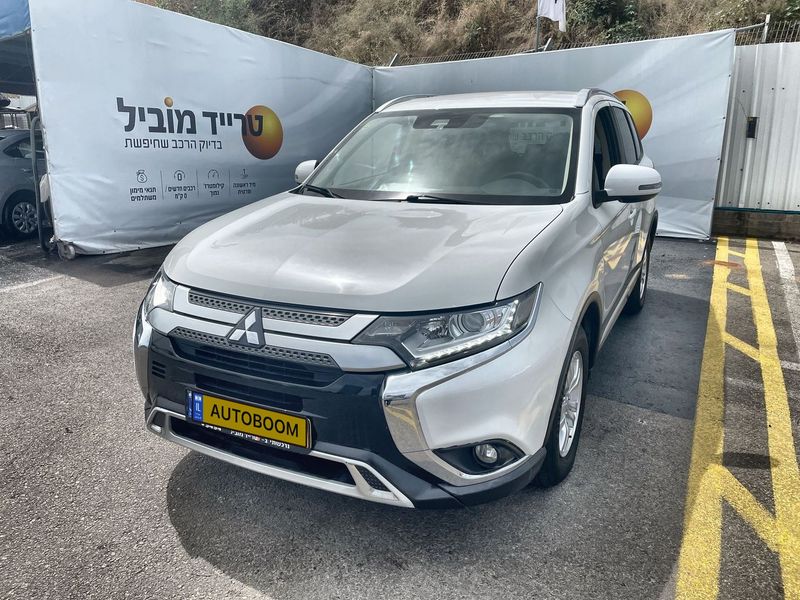 Buy the used Mitsubishi Outlander, 2020 in Rishon LeZion: white 2020 at ...