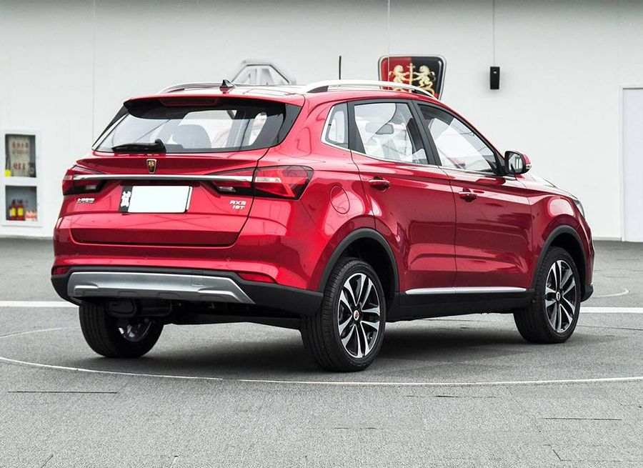 Roewe RX3 וגרסת ה-Pro שלו. שתי השקפות - דגם אחד - אוטובום