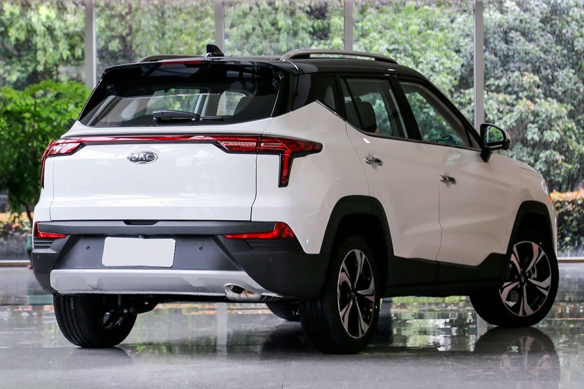 קרוסאובר חשמלי JAC e-JS4. דור 1 שנת 2022 - אוטובום