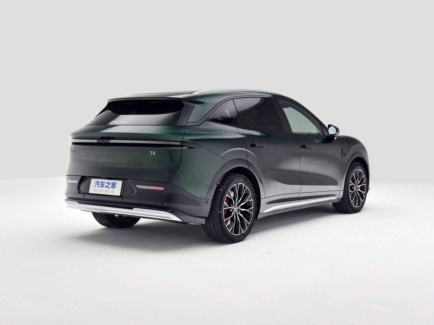 Zeekr 7X Essence RWD 2025 года выпуска - полная комплектация, стоимость и технические ...