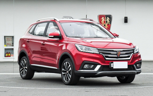 Roewe RX3 וגרסת ה-Pro שלו. שתי השקפות - דגם אחד - אוטובום