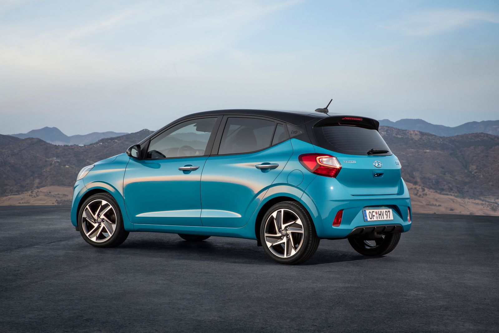Hyundai i10 mini 5-doors 1.2L MT gasoline | 84 hp fwd type of drive | 3 ...
