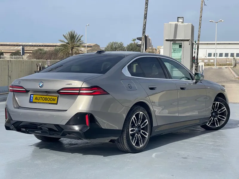 Selling BMW i5, 2024 in Haifa: 81.2 kWh eDrive40 (340 hp) hp, automatic ...