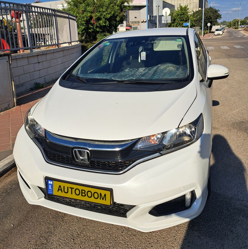 Продаю Honda Jazz, 2018 в Хадере: белый 2018 года за ₪ 55.000, 1-я рука №282367 – AUTOBOOM