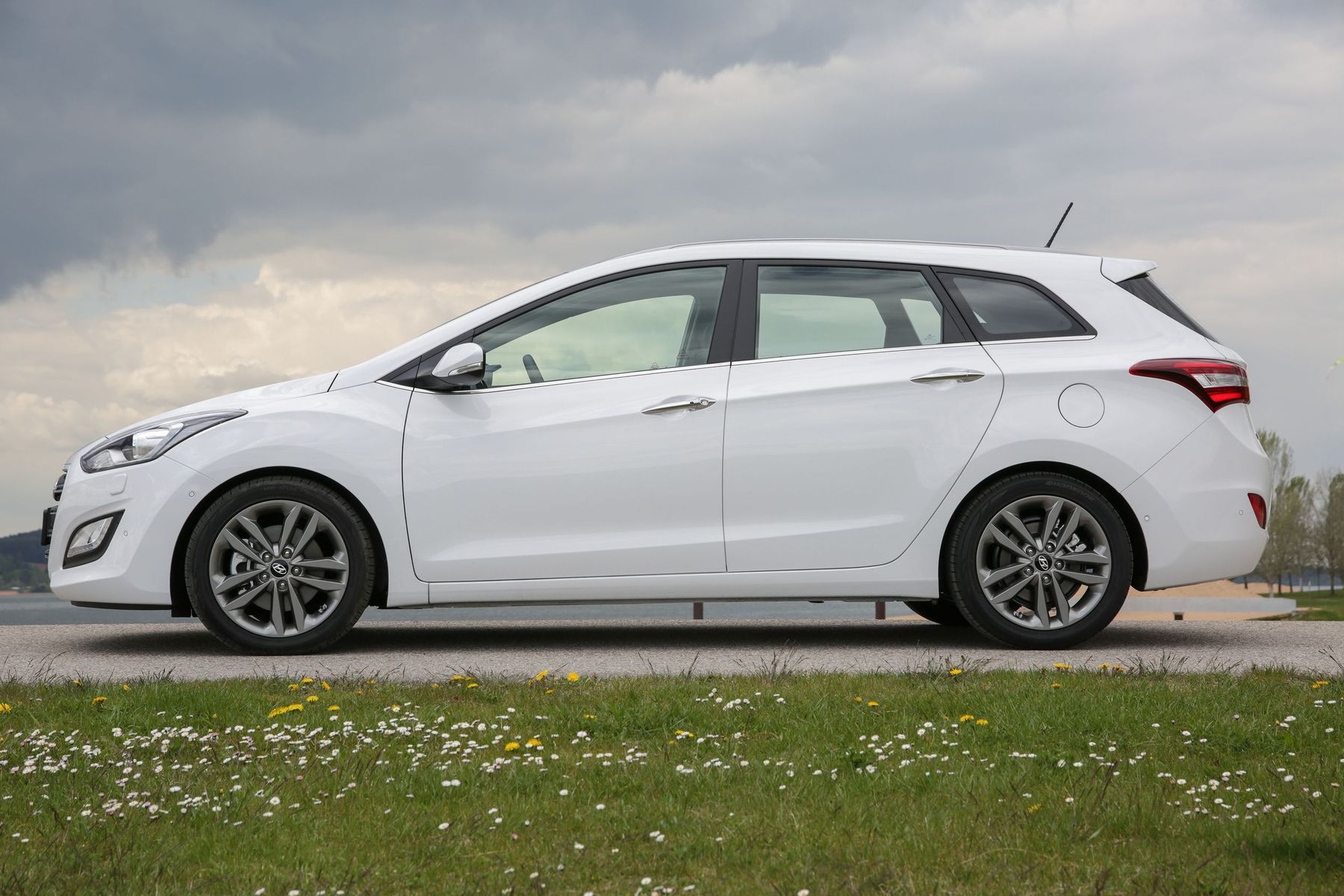 Hyundai i30 2015 year of release, 2 generation, restyling, estate 5 ...