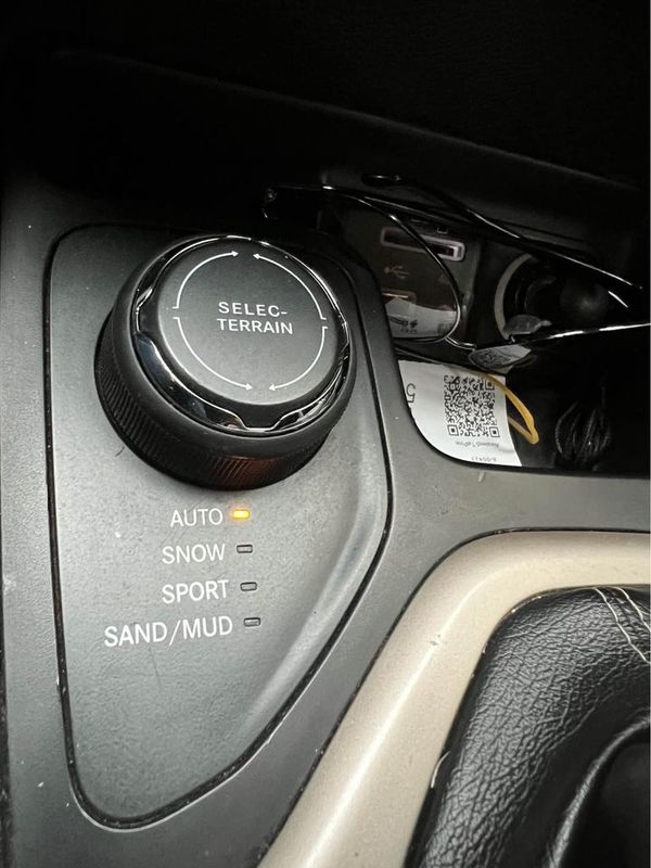 Jeep Cherokee 2015: Vehicle Check Report by Number – AUTOBOOM