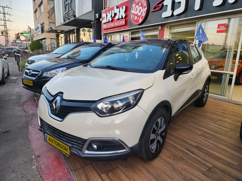 Buy the used Renault Captur, 2016 in The Old North: beige 2016 at a ...