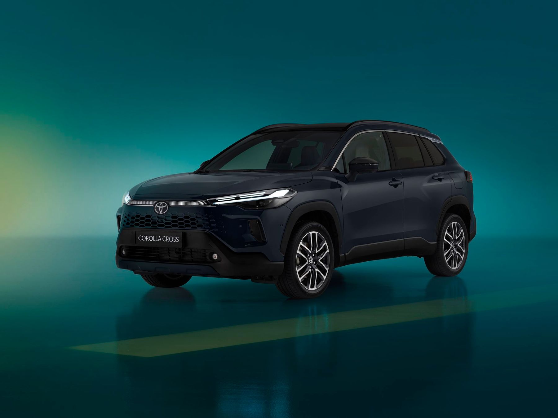 Новые автомобили Toyota Corolla Cross 1.8 Hybrid E-CVT Adventure в ...