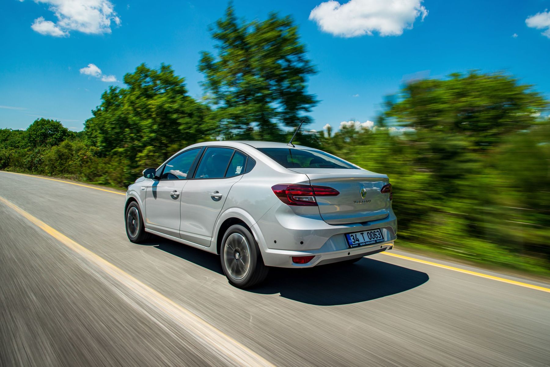 Renault Taliant sedan 1.0 MT gasoline | 90 hp fwd type of drive | 1 ...