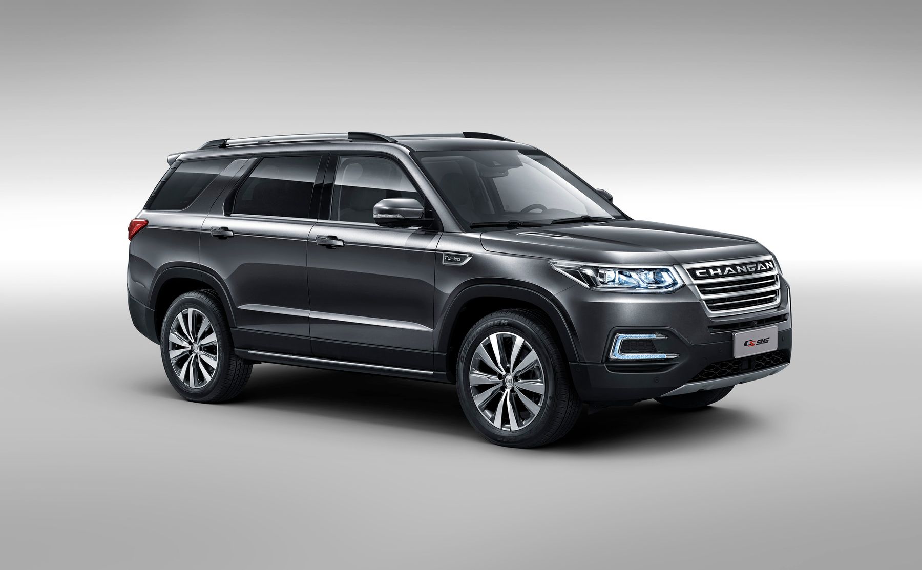 צ'אנגאן CS95. רכב בגודל מלא לפי הגרסה של צ'אנגאן — AUTOBOOM.co.il