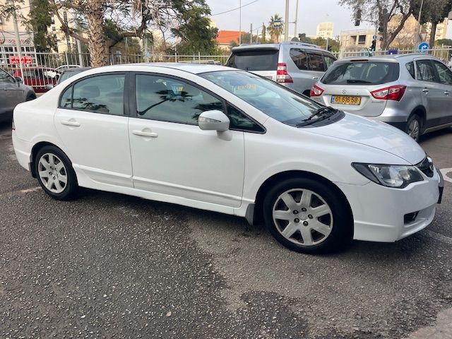 Buy the used Honda Civic, 2009 in Haifa: white 2009 at a price of ₪ 17. ...