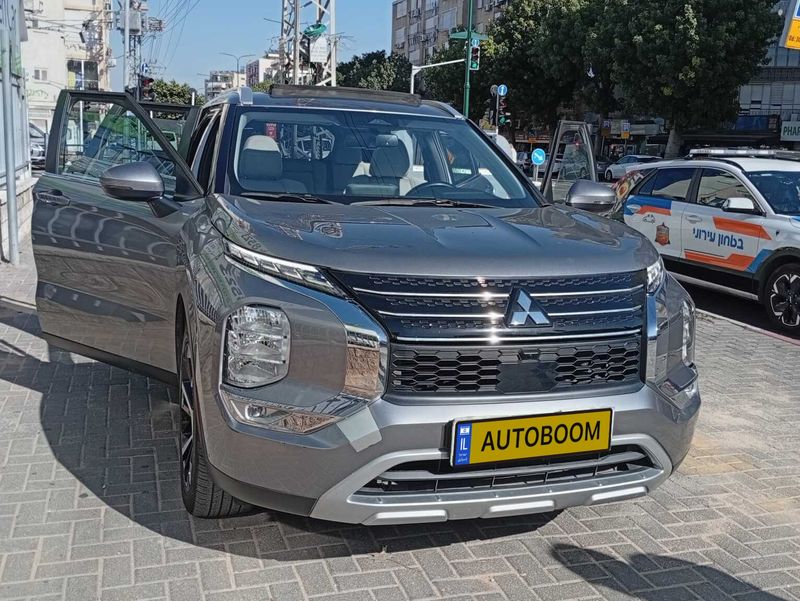 Buy the used Mitsubishi Outlander, 2023 in Rishon LeZion: grey 2023 at ...