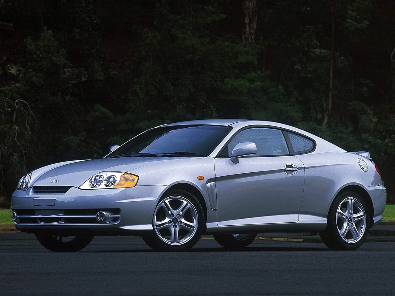 Hyundai Tiburon coupe 1.6 MT gasoline | 105 hp fwd type of drive | 2 ...