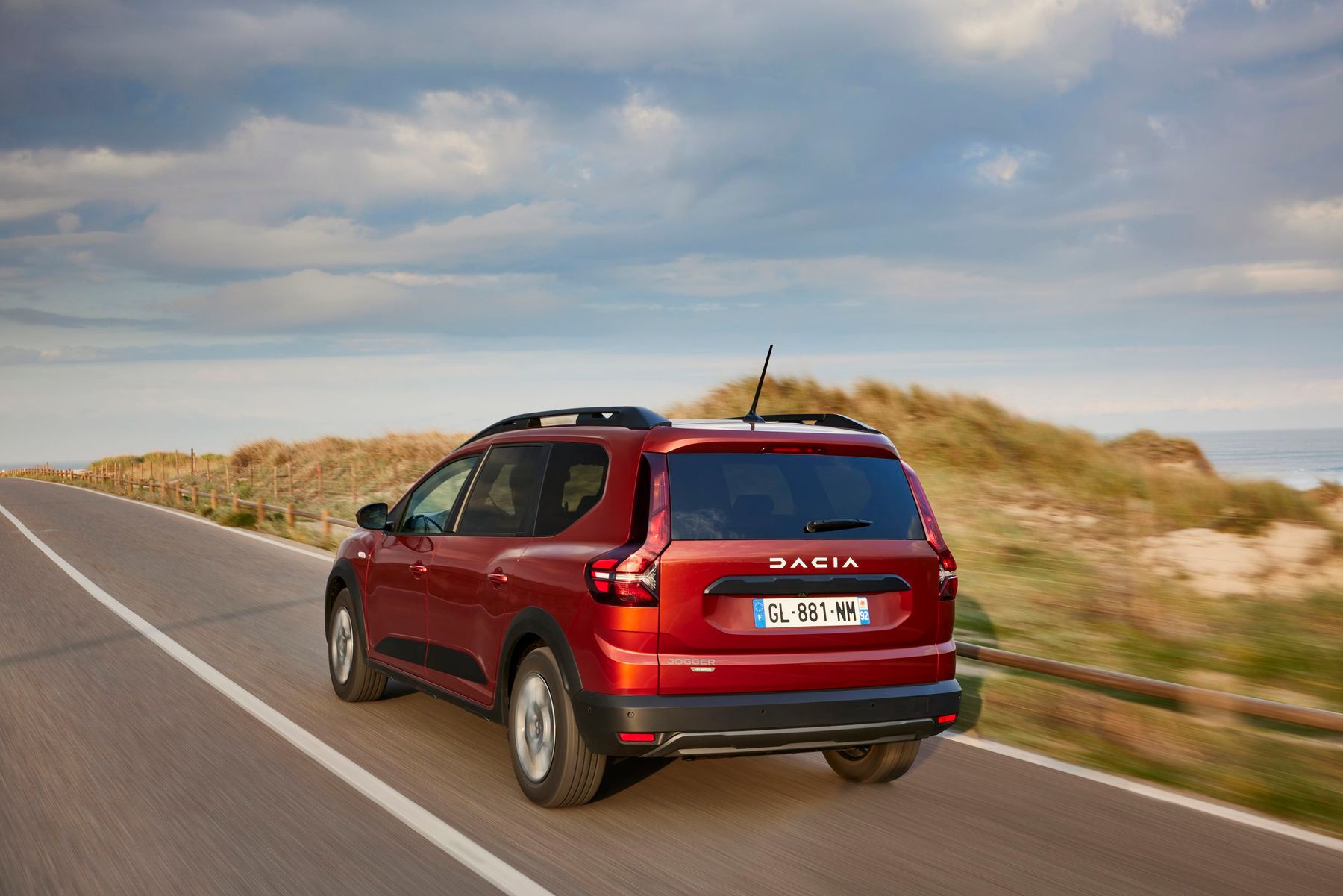New Dacia Jogger1.6 Hybrid AT Expression Plus for sale by order – AUTOBOOM