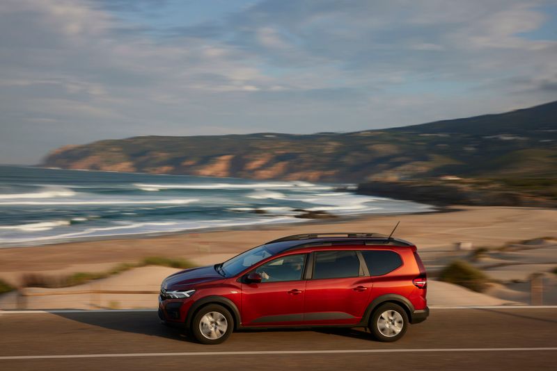 New Dacia Jogger1.6 Hybrid AT Expression Plus for sale by order – AUTOBOOM