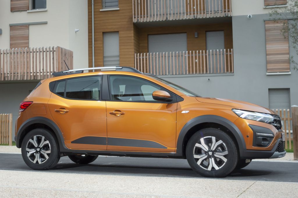 2020 Dacia Sandero Stepway Hatchback. 3rd generation - AUTOBOOM