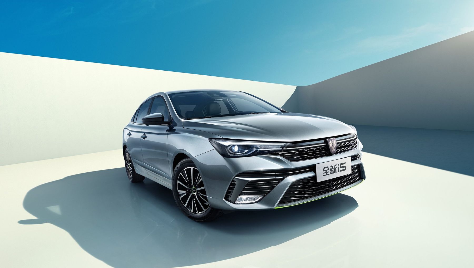 Roewe i5 sedan 1.5 MT gasoline | 120 hp fwd type of drive | 1 ...