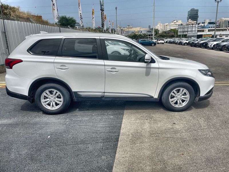 Buy the used Mitsubishi Outlander, 2020 in Rishon LeZion: white 2020 at ...