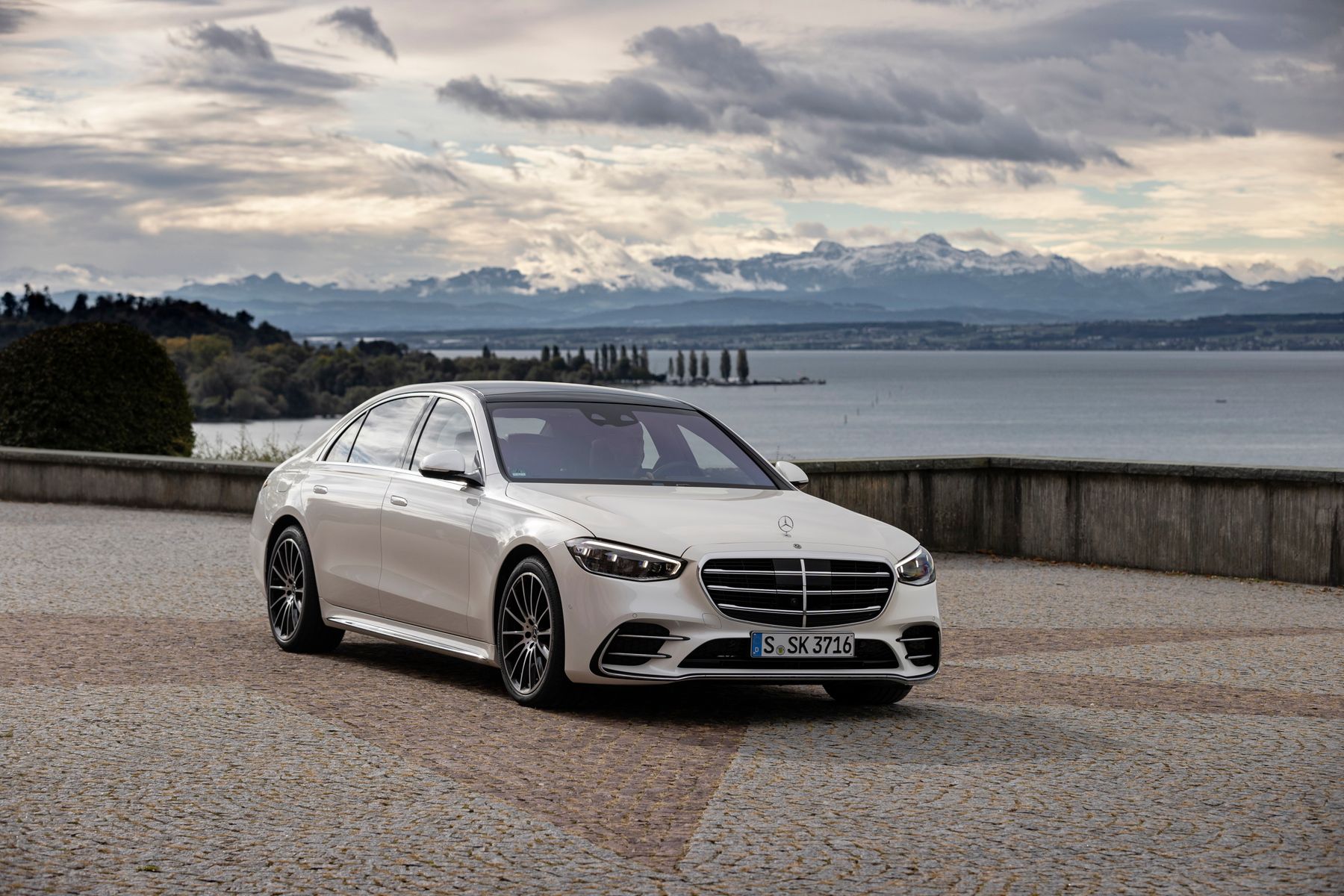 Новые автомобили Mercedes S580e Platinum Plus AMG Line в продаже на ...